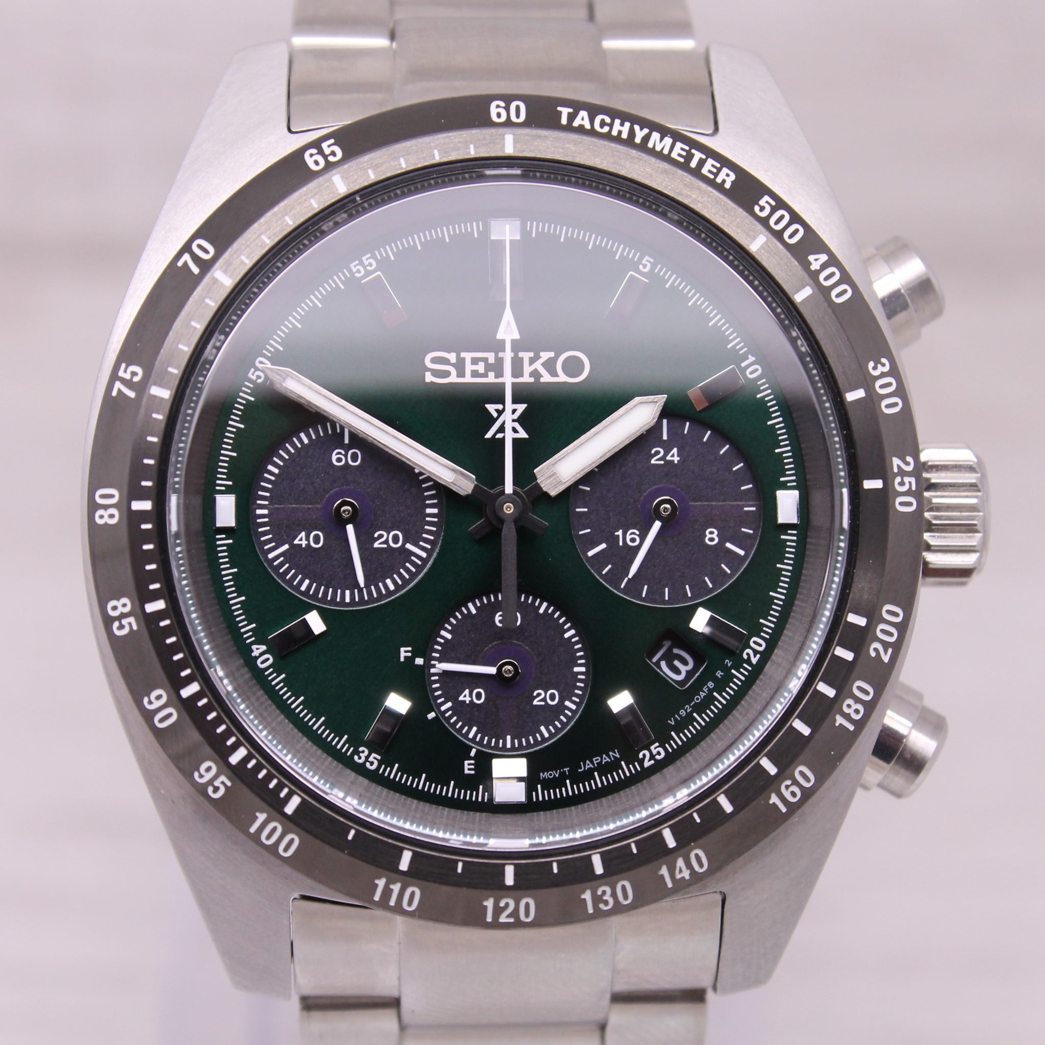 Seiko SSC933 Mens 39mm Steel Solar Chronograph Watch Green Dial w/ Box